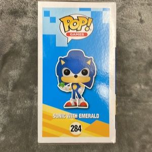 Funko | Accents | Sonic With Emerald Pop Vinyl 284 Funko Games Sonic ...